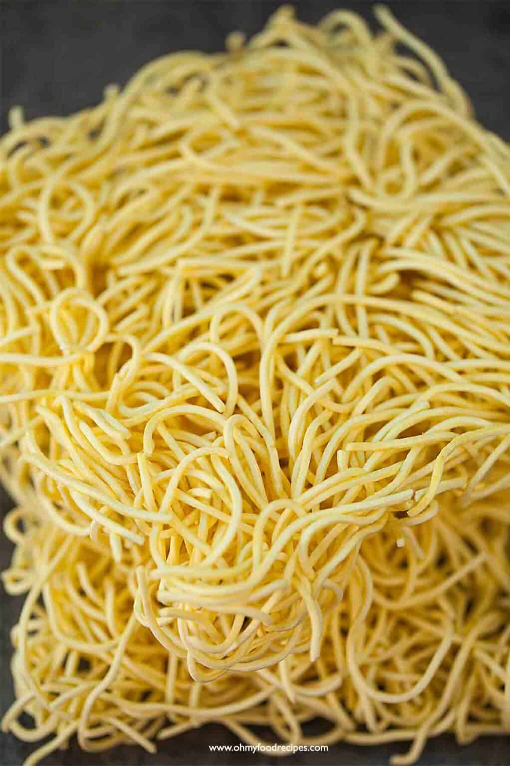 Chicken Yi Mein Noodles (雞肉伊麵) - Oh My Food Recipes