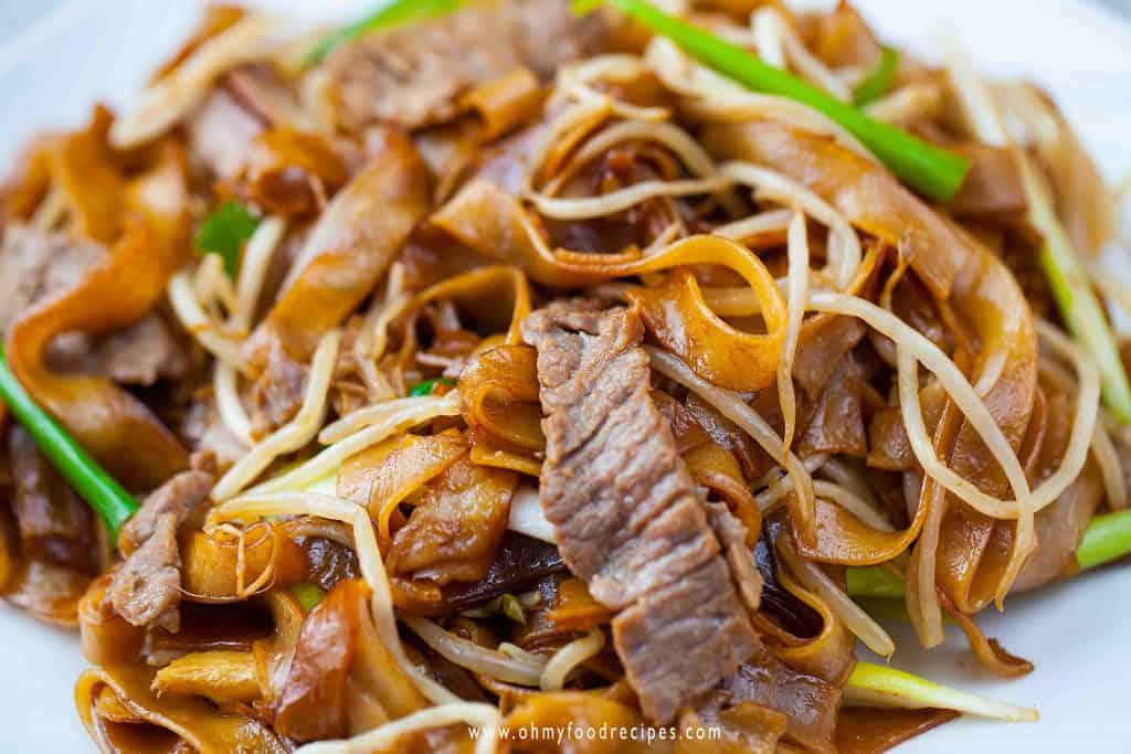 Beef Chow Fun (乾炒牛河) Gon Chow Ngau Ho | Oh My Food Recipes
