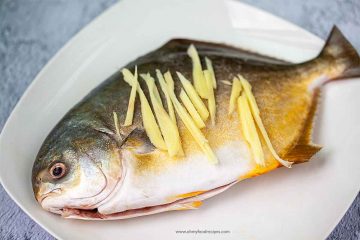 Steam Fish (蒸魚) Golden Pomfret Recipe - Oh My Food Recipes