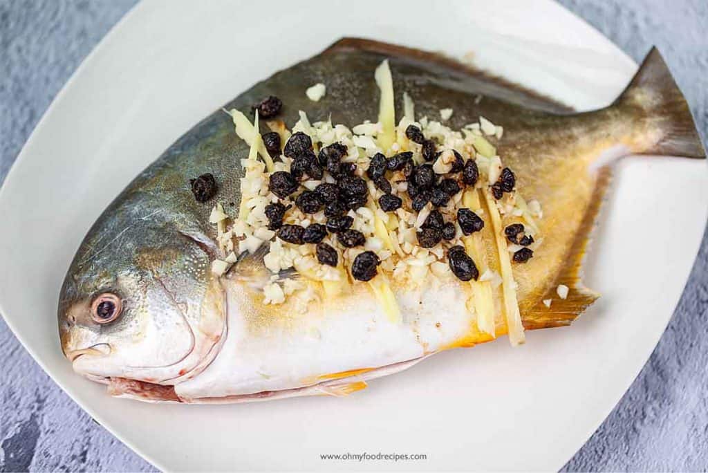 Steam Fish (蒸魚) Golden Pomfret Recipe - Oh My Food Recipes