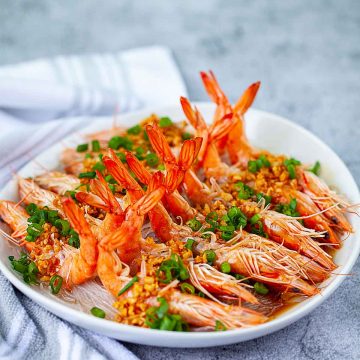 Steam Fish (蒸魚) Golden Pomfret Recipe - Oh My Food Recipes