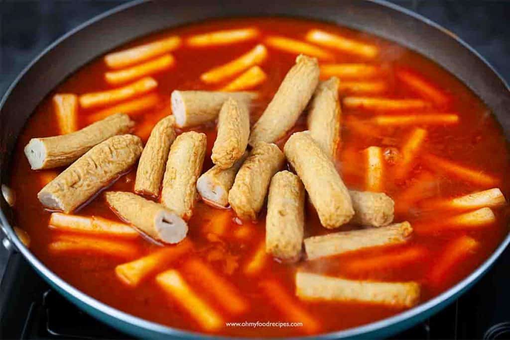 Easy Tteokbokki (Korean Spicy Rice Cake) - Oh My Food Recipes